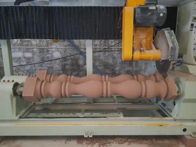Китай Автомат для резки 50mm до 1500mm балясины CNC 2 PCS столбца продается