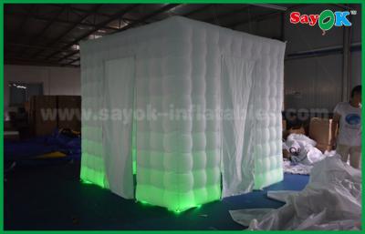 Chine 2.5m x 2.5m x 2.5m cabine gonflable de photo de deux portes étaye la tente portative de cabine de photo à vendre