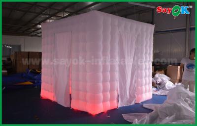 Chine 2.5m x 2.5m x 2.5m cabine gonflable de photo de deux portes étaye la tente portative de cabine de photo à vendre