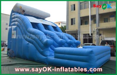 China Buitenopblaasbare glijbaan Grote anti-UV 0,55 PVC-doek natte droge opblaasbare uitschuiver glijbaan Te koop