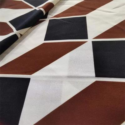 Cina il crêpe chiffon del tessuto del poliestere 95gsm ha stampato 100dx100d in vendita
