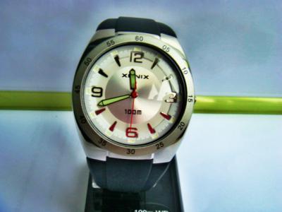 Cina Orologi analogici resistenti di plastica dell'acqua dell'orologio/100M di quarzo analogico per gli uomini in vendita