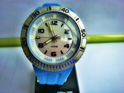 Cina Orologi unisex/un orologio analogico impermeabile di giro di quarzo analogico dell'incastonatura di modo in vendita