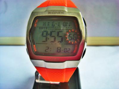 中国 15 のラップの記憶および 100m の防水 EL ライト及び複数の機能の正方形のスポーティな水晶紳士のデジタル腕時計 販売のため
