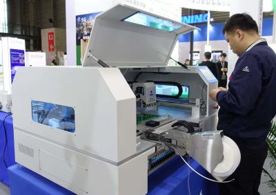 Cina 2 tipi scelta dell'alimentatore delle teste di Charmhigh 4 e macchina del posto CHMT530P4 + CHMT560P4 in vendita