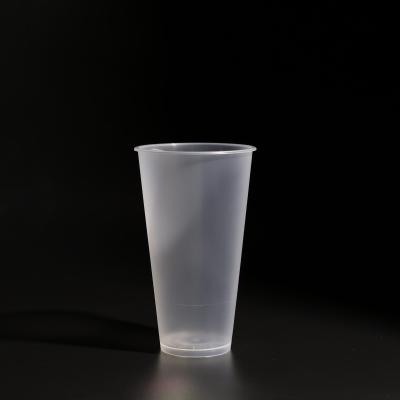 Cina 500 ml di tazza di plastica PP senza BPA con coperchio piatto / cupola per il succo da asporto e il tè Boba in vendita