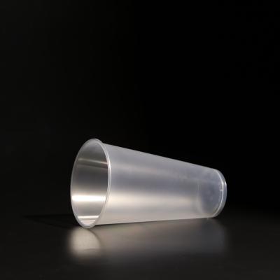 Cina 500 ml di tazza di plastica PP senza BPA con coperchio piatto / cupola per il succo da asporto e il tè Boba in vendita
