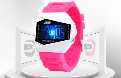 中国 子供ピンク PU バンド LCD デジタル腕時計の一時間毎のチャイム 30m の防水 販売のため