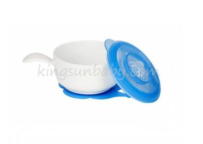 Cina BPA liberano la ciotola di plastica durevole di aspirazione del bambino con non l'OEM di progettazione della maniglia di slittamento in vendita