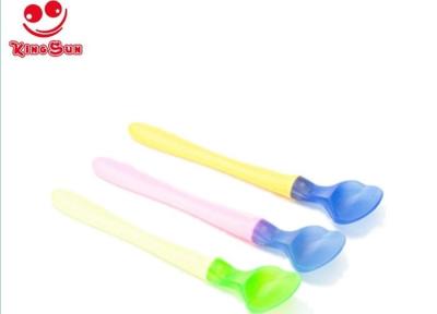 Cina cucchiaio d'alimentazione BPA del bambino 2pcs liberamente con approvato dalla FDA sensibile al calore materiale sicuro in vendita