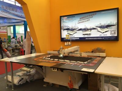 Cina Macchina piana del ricamo del cappotto, macchine da cucire industriali di CNC con il filo automatico di taglio in vendita
