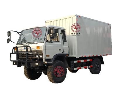 Κίνα Το φορτηγό με κουτί ελαφριάς φορτίας Dongfeng 4x4 με πύλη ανύψωσης και τανκ με κύβους ψεκασμού νερού προς πώληση