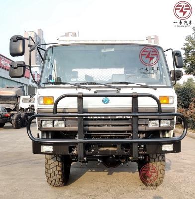 Κίνα Το φορτηγό με κουτί ελαφριάς φορτίας Dongfeng 4x4 με πύλη ανύψωσης και τανκ με κύβους ψεκασμού νερού προς πώληση