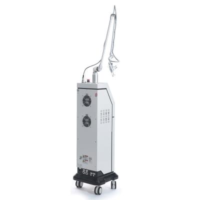 Chine les vergetures 635nm tatouent la machine de retrait de laser avec la pédale de pied à vendre