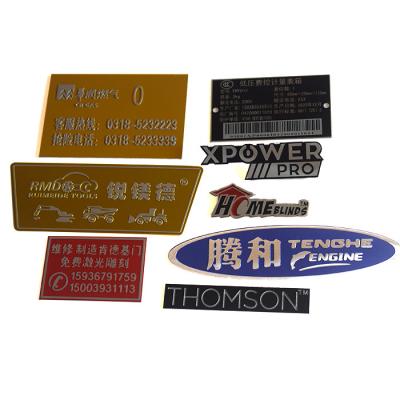 Cina Custom Embossed Aluminum Alloy Nameplate Logo Metal Tag Nameplate For Bag And Cloth in vendita