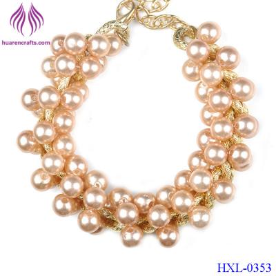 China Collar pendiente del babero de la declaración del ahogador del cuello de la cadena de la armadura de la perla del encanto de las mujeres con la pulsera en venta