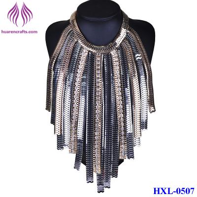 China Collar macizo de la cadena del cortocircuito del babero de la declaración del nuevo ahogador de cadena pendiente de las mujeres de la moda en venta