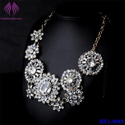 China Collar cristalino claro para mujer de lujo retro del babero del ahogador de la flor de la moda caliente en venta