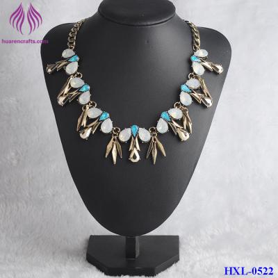 China Collar pendiente de la piedra preciosa de Waterdrop de la flor cristalina dulce elegante hecha a mano de la moda en venta