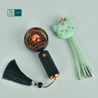 Cina Stampa su tela di seta - Scatola regalo per affari chic con piccolo ventilatore e linea di dati per gatti Zhaocai in vendita