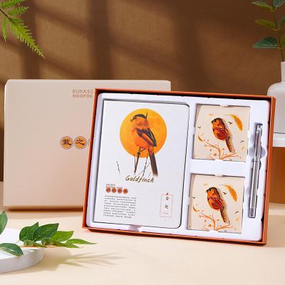 Cina Personalizza Good Luck Bird Gift Box Set Notebook Brooches e penna per il Business Gifting in vendita