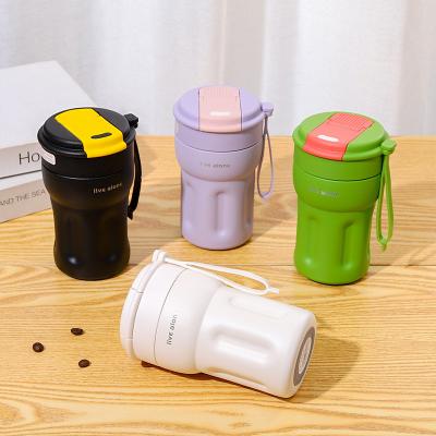 China Hotel und Resort müssen eine tragbare isolierte Kaffeetasse mit doppeltem Trinkhalm haben zu verkaufen