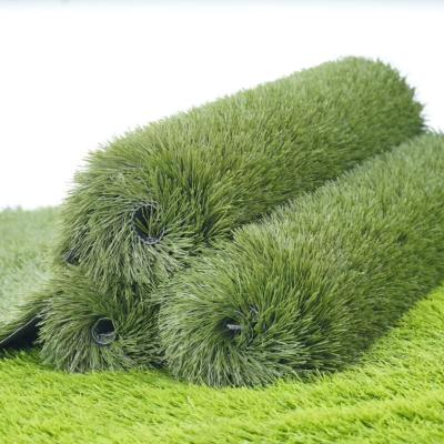 Cina Grasso artificiale da calcio ad alta densità 16800 con durata di vita di 8 anni e certificazione ISO9001 per campi da calcio professionali in vendita