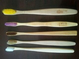 Cina Spazzolino da denti di bambù ambientale dell'OEM, spazzolini da denti eliminabili di Prepasted della famiglia in vendita