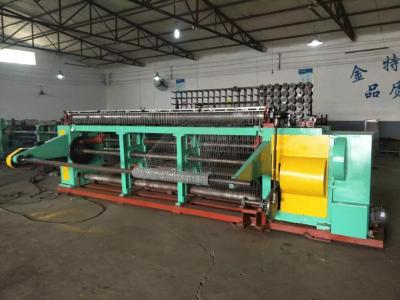 中国 逆の歪んだ金網の編む機械131m2/h生産性 販売のため