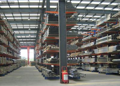中国 管の製材シートの棚のための工場価格の鋼鉄構造片持梁棚 販売のため