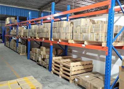 China 900mm Depth 2000kgs/layer Heavy Duty Pallet Racks for sale