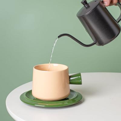 Chine Porcelaine Morandi Couleur Ceramique Set tasse de thé avec cuillère Style de design moderne et soucoupe à vendre
