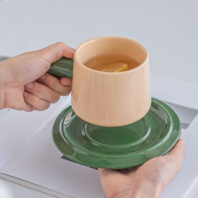 Chine Porcelaine Morandi Couleur Ceramique Set tasse de thé avec cuillère Style de design moderne et soucoupe à vendre