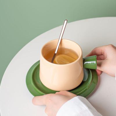 Chine Porcelaine Morandi Couleur Ceramique Set tasse de thé avec cuillère Style de design moderne et soucoupe à vendre
