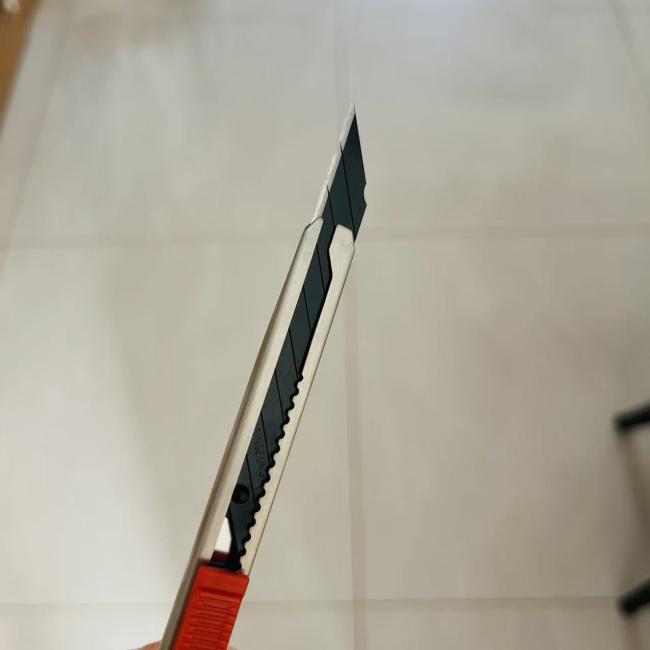 SINSEUNG S303 9mm snap-off cutter blades product image showing blade details and packaging