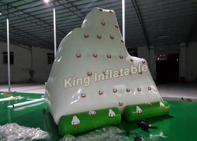 Chine Jouet gonflable de l'eau de PVC du blanc géant 0.9mm stupéfiant l'iceberg de flottement gonflable à vendre