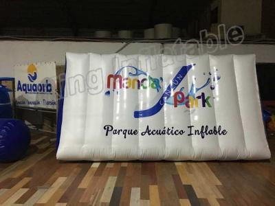 Κίνα Ανθεκτικό παιχνίδι νερού PVC άσπρο και μπλε διογκώσιμο, εγκεκριμένο CE χτύπημα - επάνω επιπλέων σημαντήρας προς πώληση