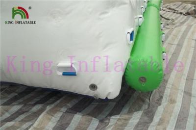 중국 물 공원을 위한 0.9mm PVC 방수포 백색/녹색 팽창식 물 장난감 거대한 빙산 판매용