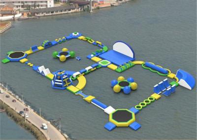 Chine Jeux de flottement de l'eau de nouveau de conception de plage lac gonflable géant water Parks à vendre