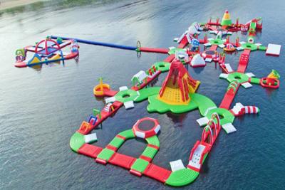 Chine Parc aquatique gonflable de flottement de jeux de sport de mer d'amusement pour des enfants d'adultes à vendre