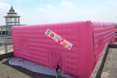 China Cubo de costura inflable de la tela rosada, tienda inflable cosida ventiladores del cubo en venta