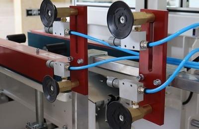 Chine Machine à ouvrir les boîtes d'emballage automatique à pliage vertical, scellant le fond du carton à vendre