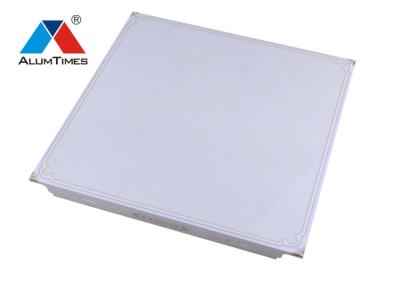 Cina L'alluminio falso del soffitto di anti corrosione riveste 450×450mm di pannelli per sala per conferenze in vendita