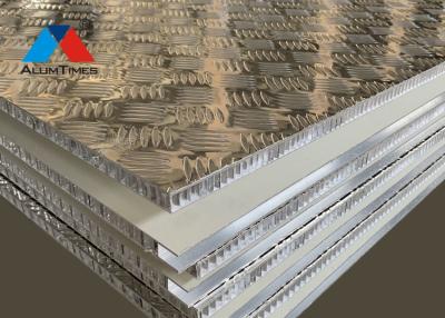Cina favo di alluminio rivestito di 1600*12000mm PVDF per il treno ad alta velocità in vendita