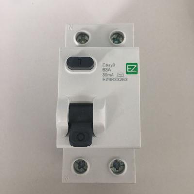 Cina Buona qualità EZ9R14225 Easy9 25A 10mA 6ka 2pole RCCB in vendita