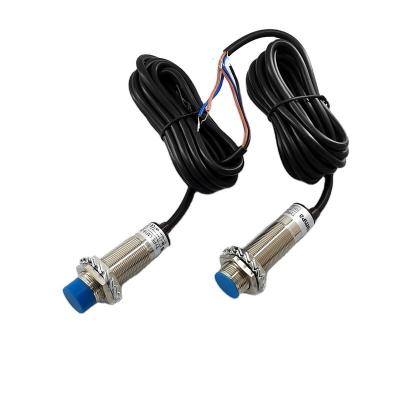 Cina Sensore di prossimità normalmente aperto a due fili vampata tipo di induttanza di distanza di rilevazione di LM12-2002A AC90-250V 2mm in vendita