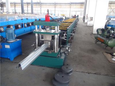 Cina Il profilo del cappello lamina a freddo la formazione della catena della macchina che determina la larghezza d'acciaio della bobina di 550mm in vendita