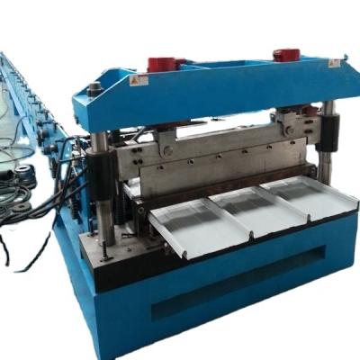 China Máquina de moldagem de rolos de painéis de telhado de aço personalizáveis 0,3-0,8 mm 380V / 50HZ à venda