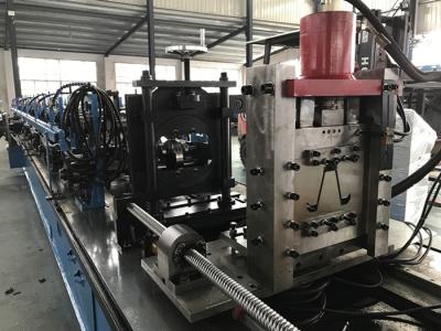 Cina 1.6 - il rotolo del Purlin di 1.2mm Omega che forma la macchina regola a mano la ruota in vendita