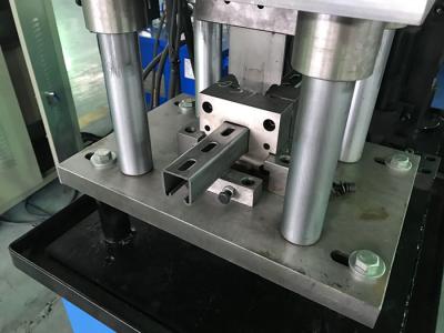 Cina 1.0 - rotolo della guardavia di 1.6mm che forma le stazioni della macchina 14 dalla catena in vendita